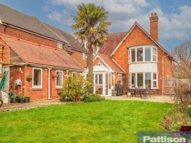 4 Bedroom Detached House For Sale In Great Oxendon
