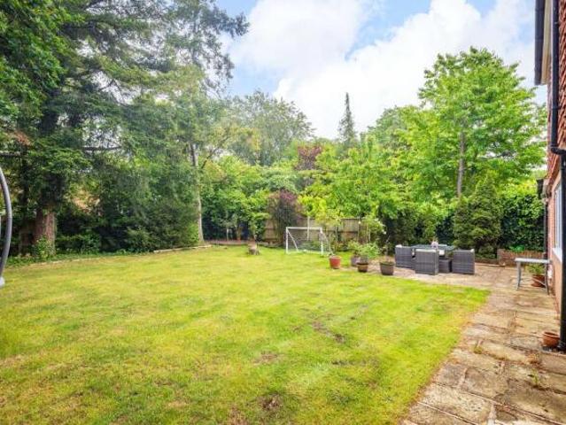 4 bedroom detached house for sale in Greatford Drive, Guildford, Surrey, GU1