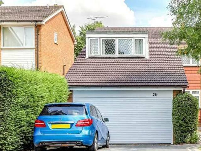 4 bedroom detached house for sale in Greenhills Ware SG12