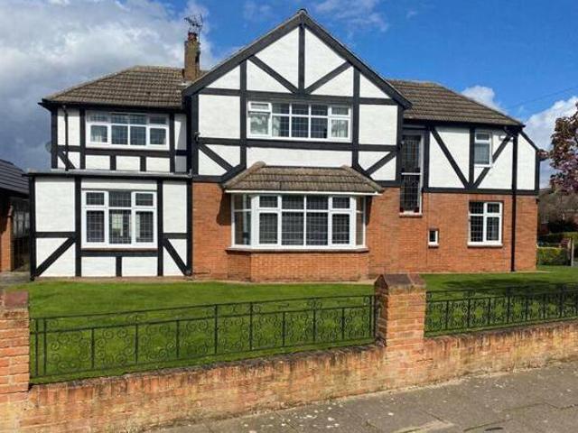 4 Bedroom Detached House For Sale In Grimsby, N.e. Lincs