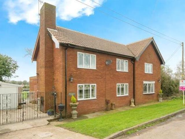4 Bedroom Detached House For Sale In Gringley on the hill