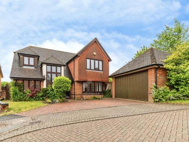 4 bedroom detached house for sale in Grosvenor Close, Hatch Warren, Basingstoke, RG22