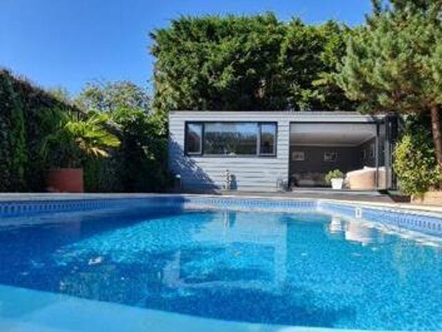 4 Bedroom Detached House For Sale In Guide Price £675,000 £699,995
