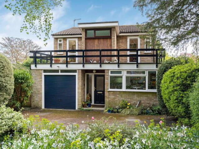 4 bedroom detached house for sale in Guildown Road, Guildford, GU2