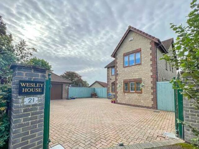 4 bedroom detached house for sale in Gunning Close Hanham Bristol BS15