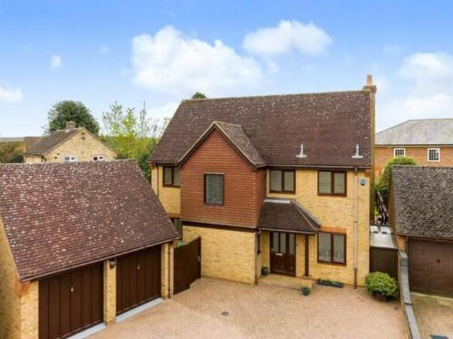 4 Bedroom Detached House For Sale In Double Garage* Bunyan Close