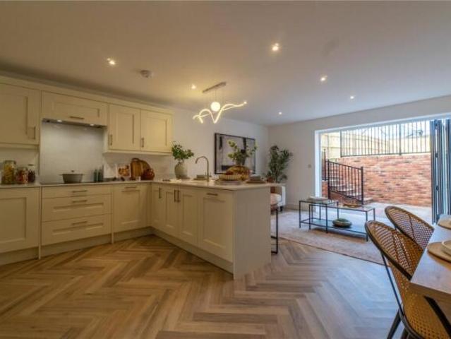 4 bedroom detached house for sale in Douglas Road, Maidstone, Kent, ME16