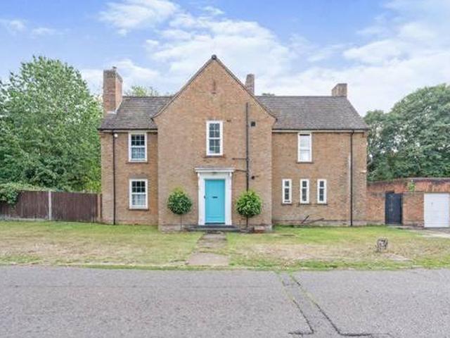 4 bedroom detached house for sale in Dowding Road Norwich Norfolk NR6