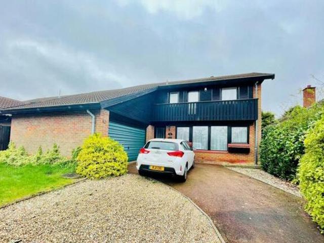 4 Bedroom Detached House For Sale In Downhead Park, Milton Keynes