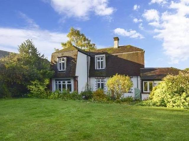 4 bedroom detached house for sale in Downs Road Istead Rise Kent DA13
