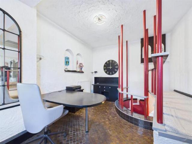 4 bedroom detached house for sale in Dobcroft Road, Sheffield, S11