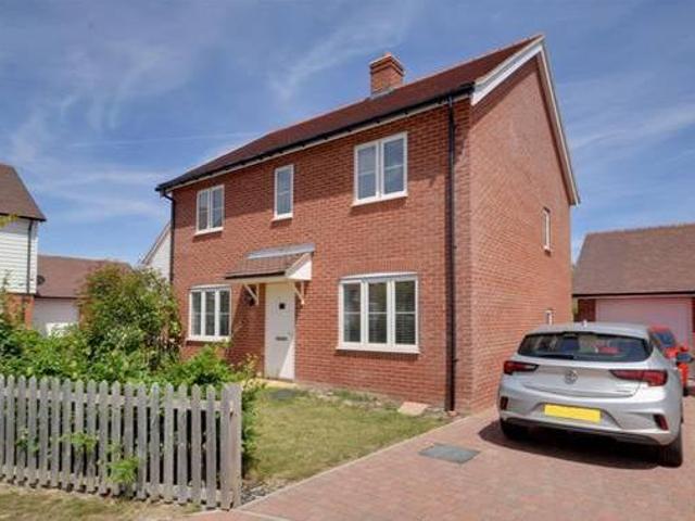 4 bedroom detached house for sale in Donsmead Drive Northiam TN31