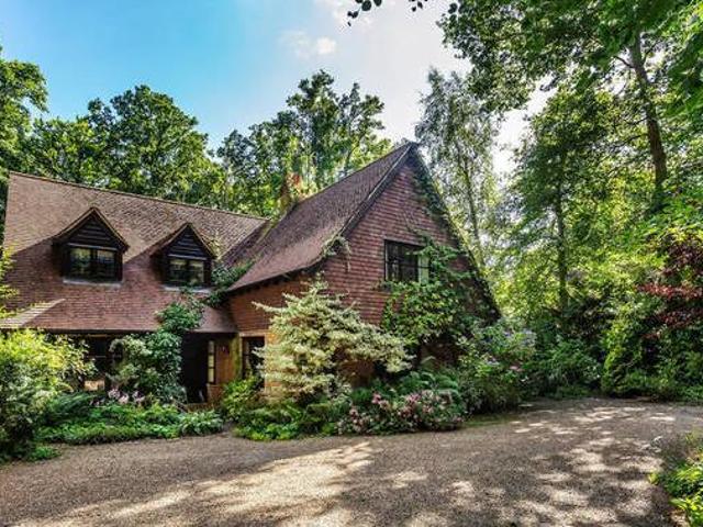4 bedroom detached house for sale in Dormans Park RH19