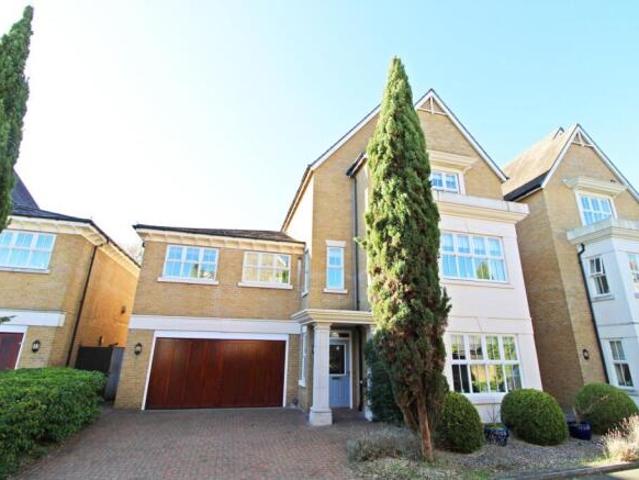 4 bedroom detached house for sale in Dorrington Way, Langley Waterside, Beckenham, BR3
