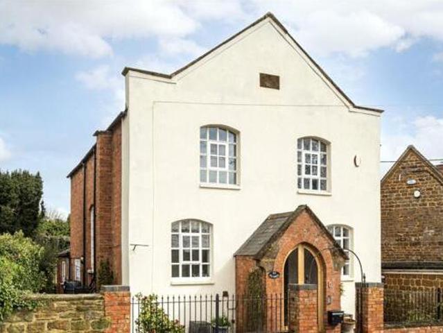 4 Bedroom Detached House For Sale In Daventry, Northamptonshire
