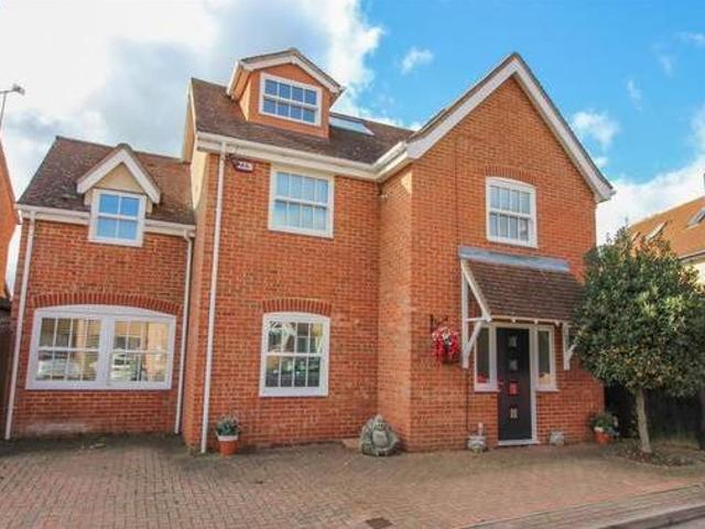 4 bedroom detached house for sale in Davenport Harlow CM17