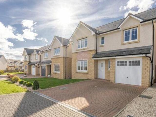 4 Bedroom Detached House For Sale In Danderhall, Dalkeith