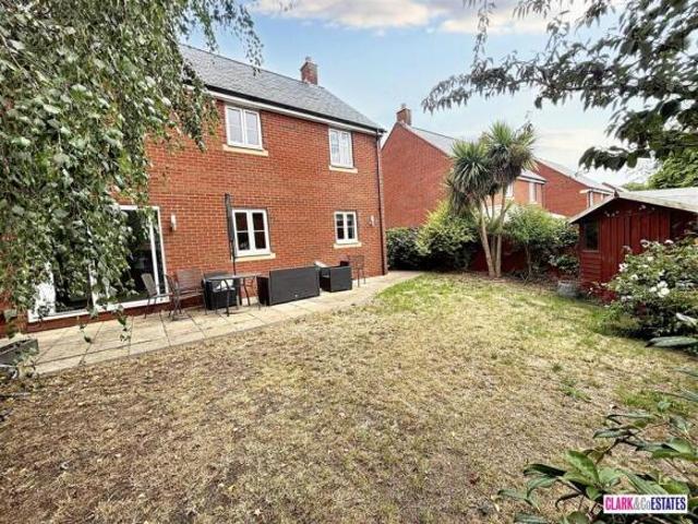 4 bedroom detached house for sale in Dart Walk, Exeter, EX2