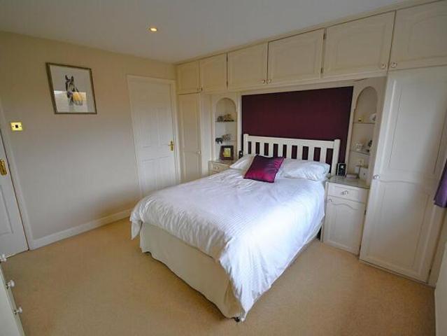4 bedroom detached house for sale in Dartmouth Road, Doncaster, DN4