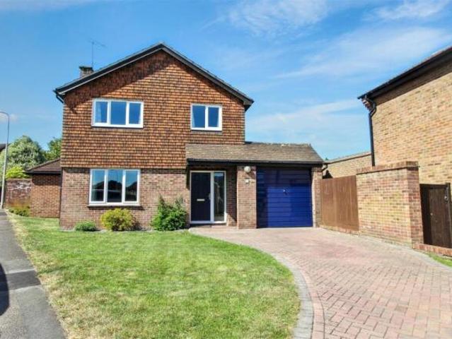 4 bedroom detached house for sale in Devonshire Gardens, Tilehurst, Reading, RG31