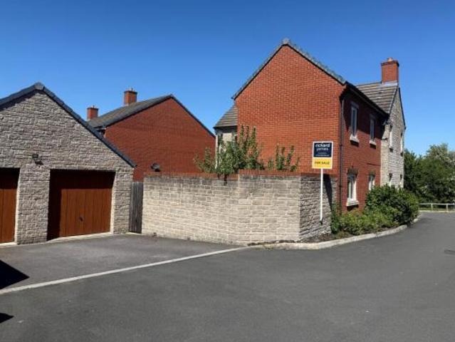 4 bedroom detached house for sale in Dew Pond Close, Purton, SN5