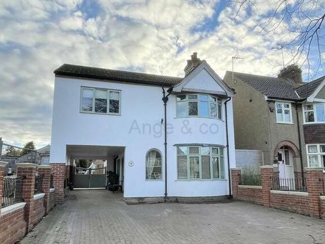 4 bedroom detached house for sale in Dell Road Oulton Broad Lowestoft NR33