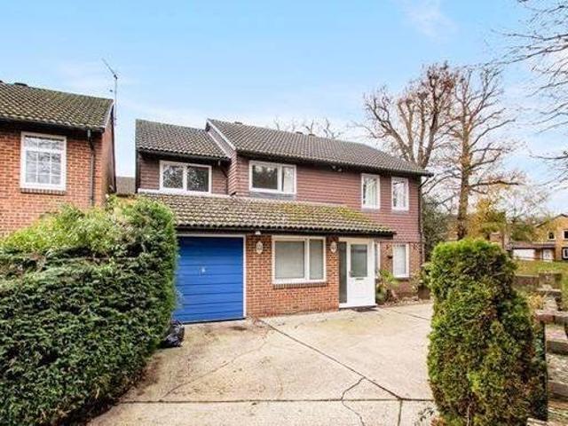 4 bedroom detached house for sale in Denmans Pound Hill RH10