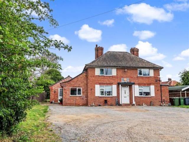 4 bedroom detached house for sale in Dereham Road, New Costessey, Norwich, NR5