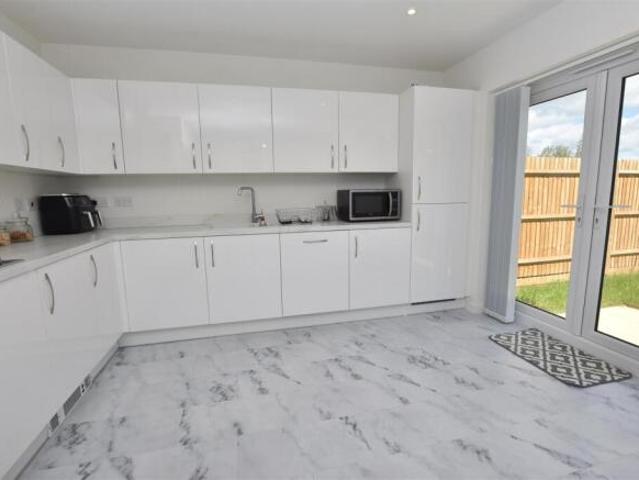 4 bedroom detached house for sale in Dilkes Drive, Oadby, Leicester, LE2
