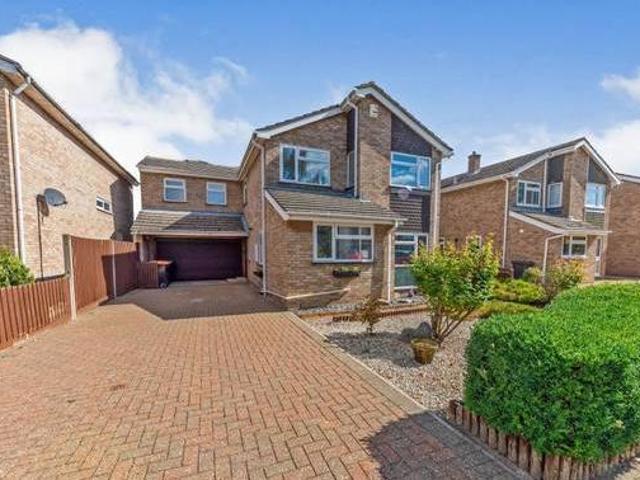 4 bedroom detached house for sale in Dines Close Wilstead Bedford MK45