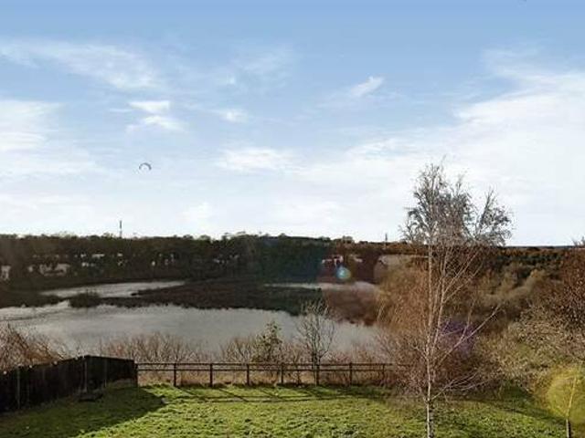 4 bedroom detached house for sale in Drake Road Chafford Hundred Grays Essex RM16
