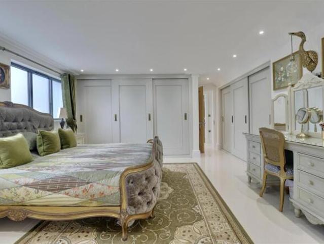 4 bedroom detached house for sale in Drayton Lane, Drayton, Portsmouth, PO6