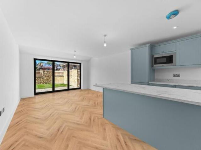 4 bedroom detached house for sale in Dreslintone Close, BD11