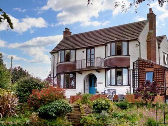 4 Bedroom Detached House For Sale In Drighlington, Bradford