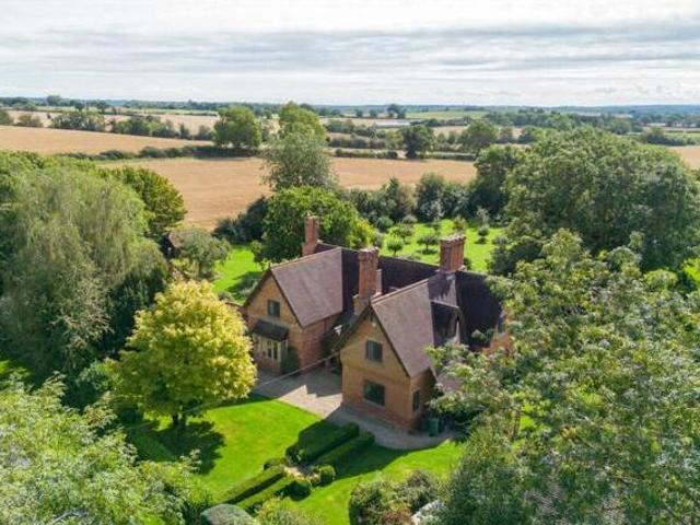 4 Bedroom Detached House For Sale In Droitwich, Worcestershire