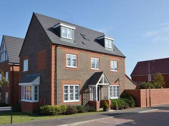 4 bedroom detached house for sale in Drovers Crescent Thame OX9