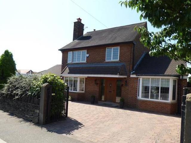 4 bedroom detached house for sale in Dunbottle Lane Mirfield WF14 9JH WF14