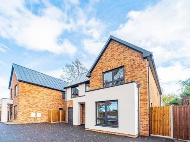 4 bedroom detached house for sale in Dunn Street Road Bredhurst Gillingham ME7