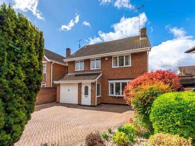 4 Bedroom Detached House For Sale In Dunstable, Bedforshire