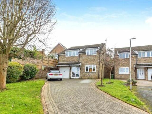 4 Bedroom Detached House For Sale In Dunstable