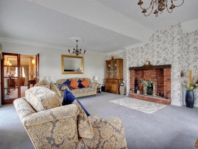 4 bedroom detached house for sale in Dunswell Lane, Dunswell, HU6