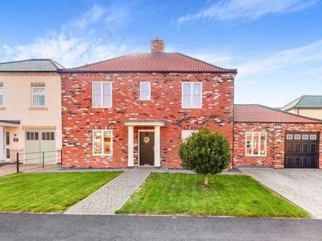 4 bedroom detached house for sale in Durham Close Lincoln LN4