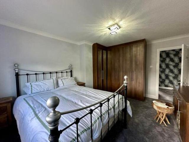 4 bedroom detached house for sale in Emmer Green, Luton, LU2