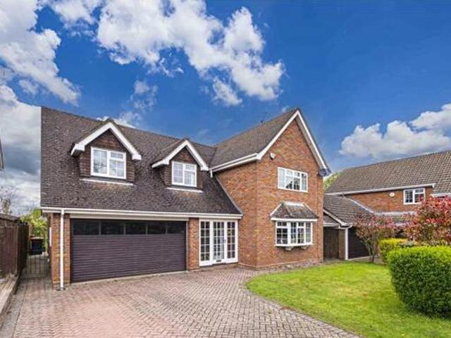 4 Bedroom Detached House For Sale In Eaton Bray, Bedfordshire