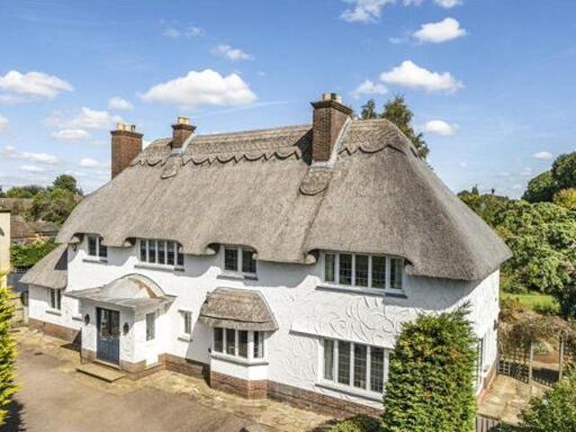 4 Bedroom Detached House For Sale In Earls Barton, Northampton