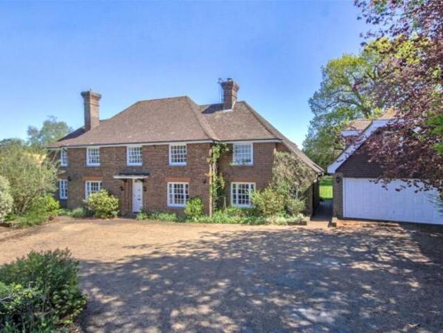 4 bedroom detached house for sale in East Weald Drive, Tenterden, Kent, TN30