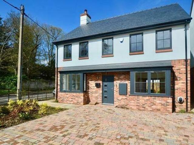 4 bedroom detached house for sale in East Road Oundle PE8
