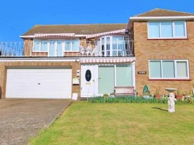 4 bedroom detached house for sale in Easton Way FrintonOnSea CO13
