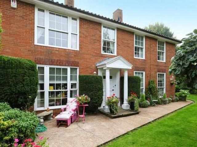 4 Bedroom Detached House For Sale In Eastbourne, East Sussex