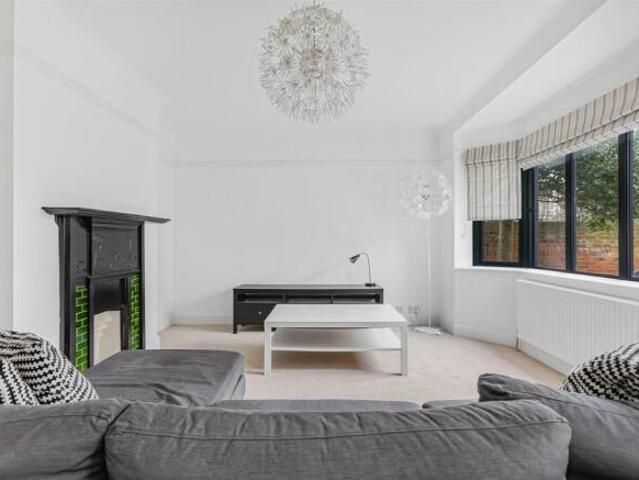 5 bedroom detached house for sale in Eastern Avenue, Reading RG1